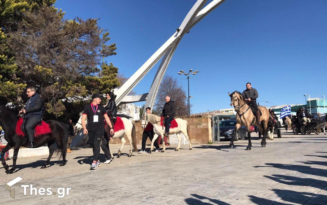 Θεσσαλονίκη: Αλογα “παρέλασαν” στο κέντρο της πόλης (ΒΙΝΤΕΟ & ΦΩΤΟ ...