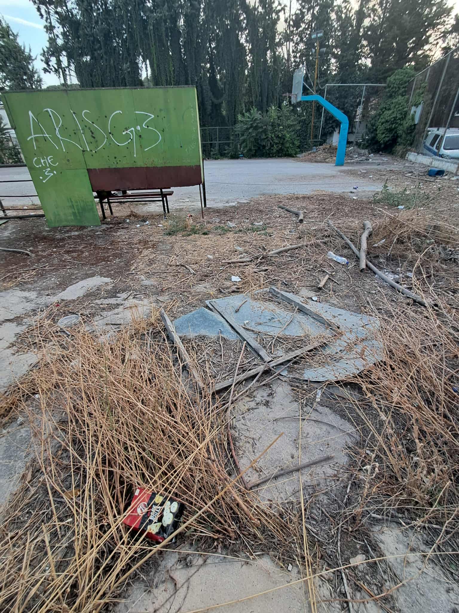 Εικόνες τραγικής εγκατάλειψης στο μοναδικό γήπεδο μπάσκετ της Λητής ...